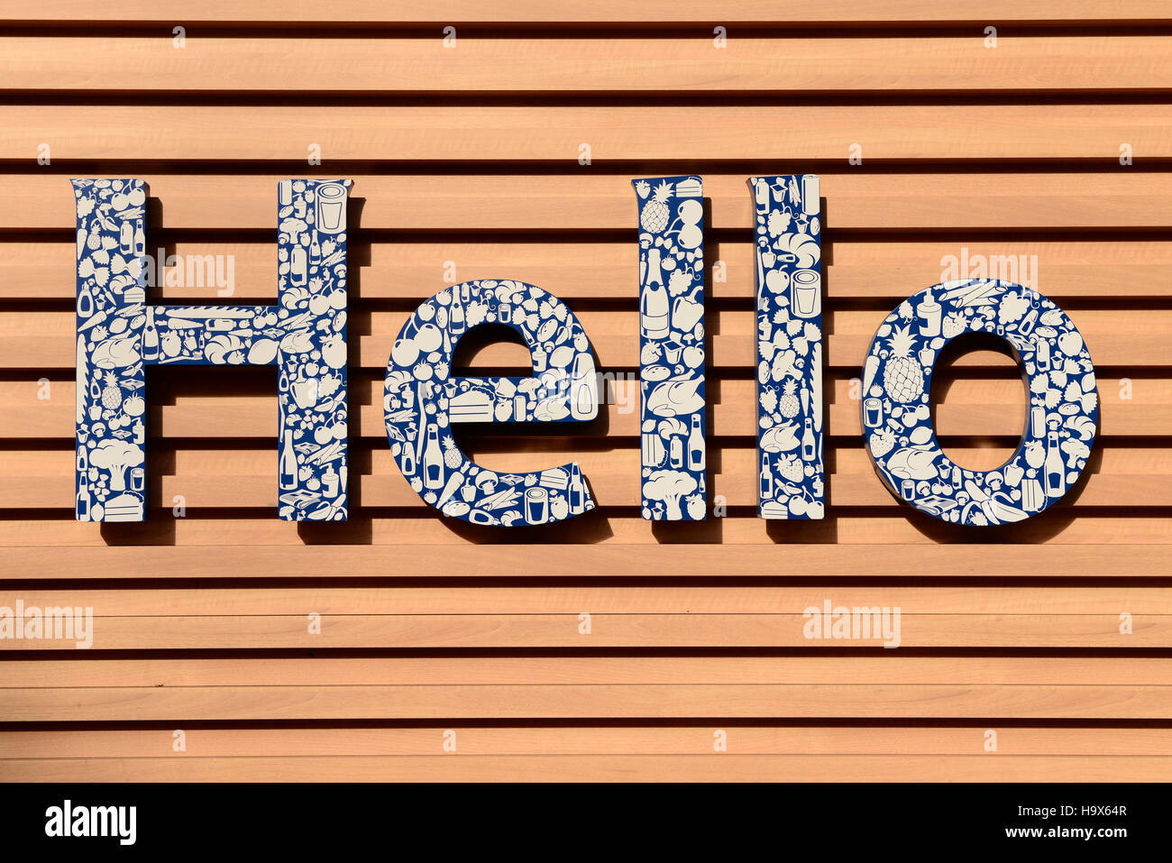 Tesco hello logo supermarket Stock Photo - Alamy