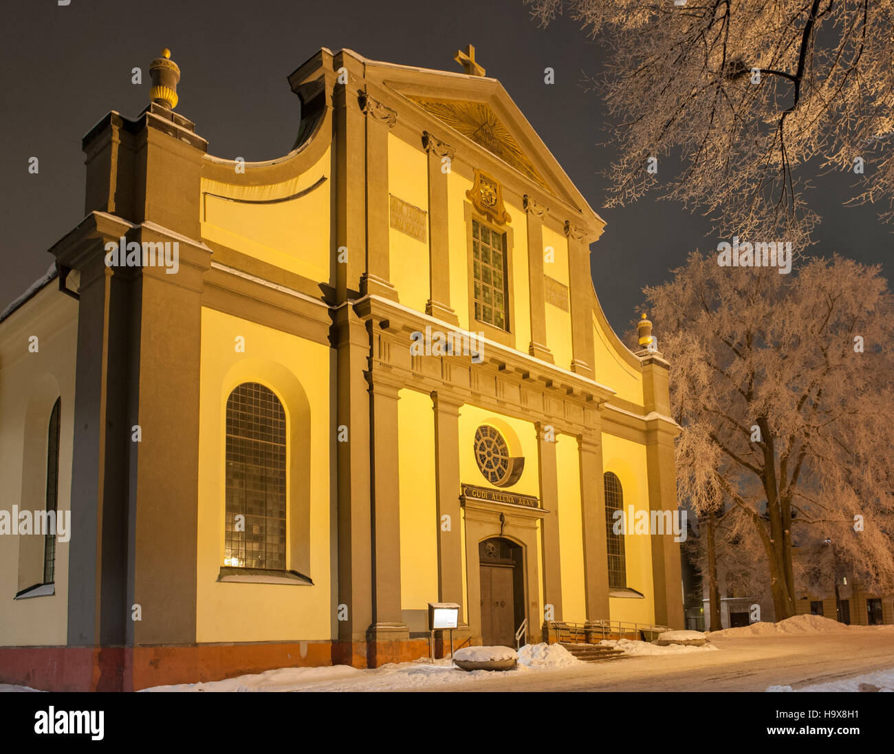 Church architecture in winter hi-res stock photography and images - Alamy
