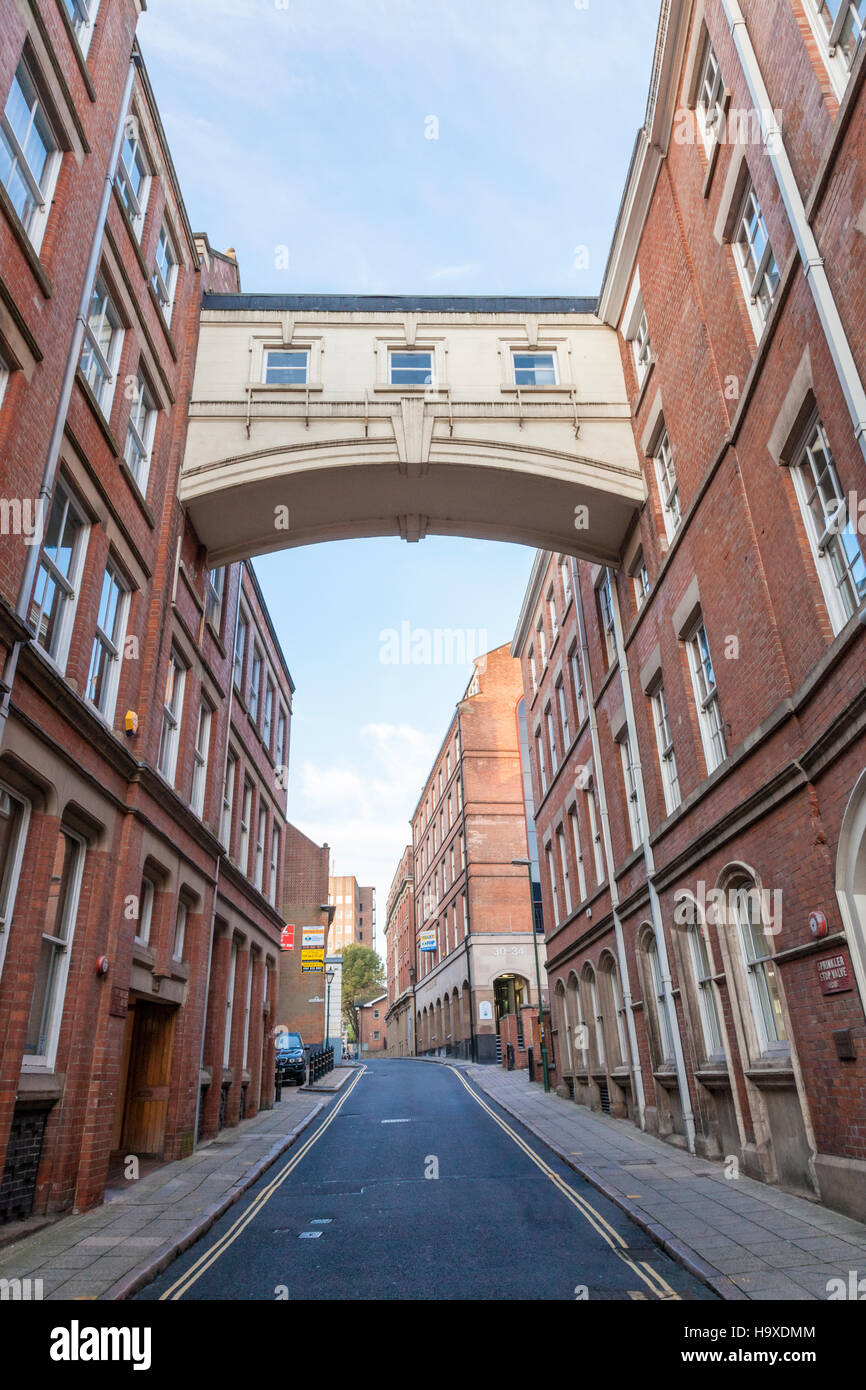 Bridge between two buildings hi-res stock photography and images - Alamy