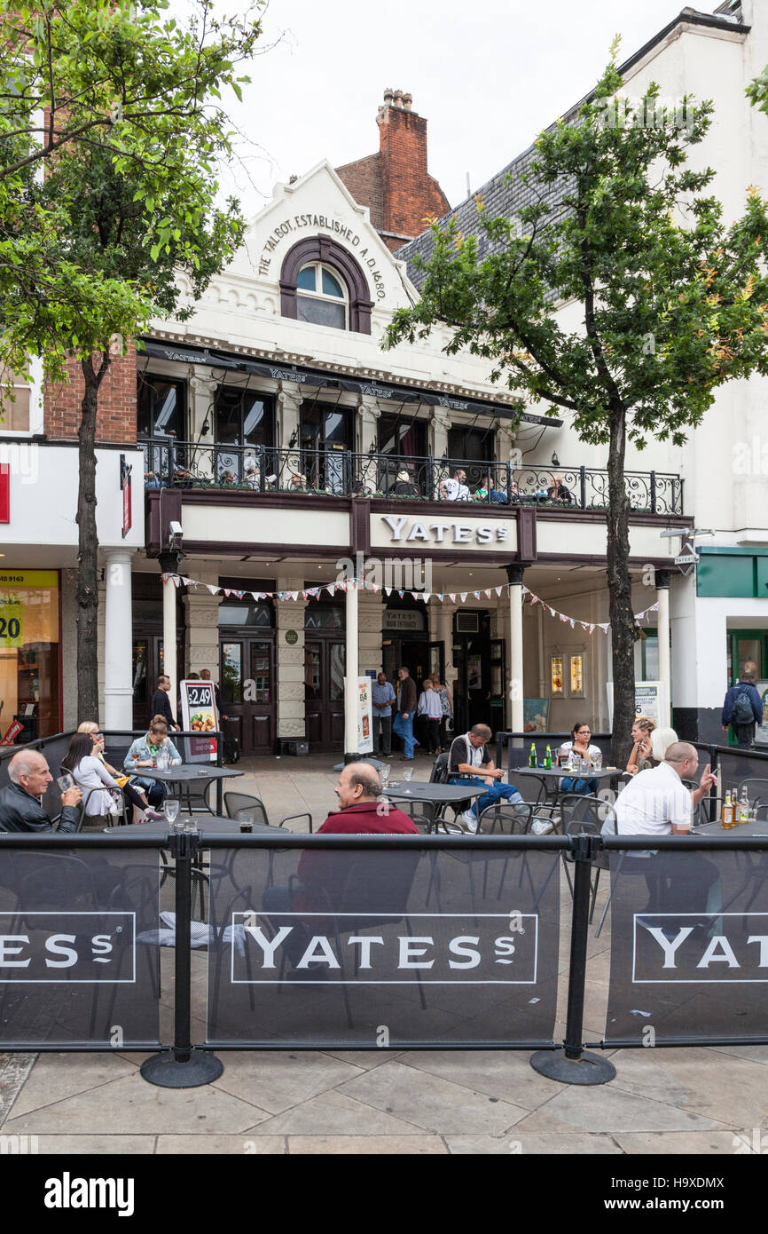 Yates pub hi-res stock photography and images - Alamy