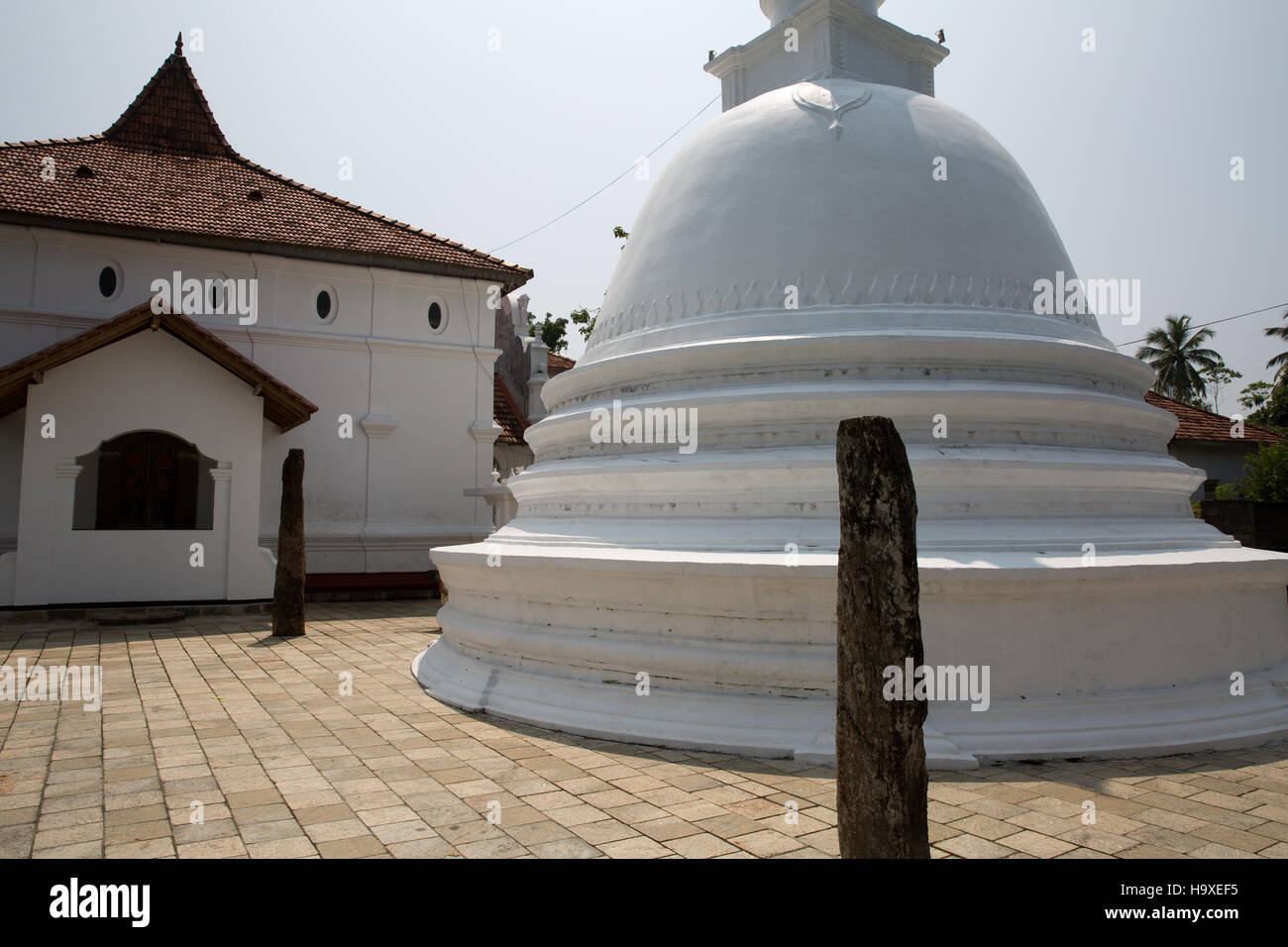 Galapatha Viharaya bentota Stock Photo - Alamy
