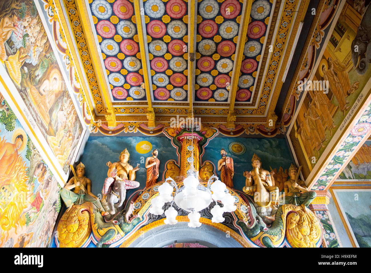 Galapatha Viharaya bentota Stock Photo - Alamy