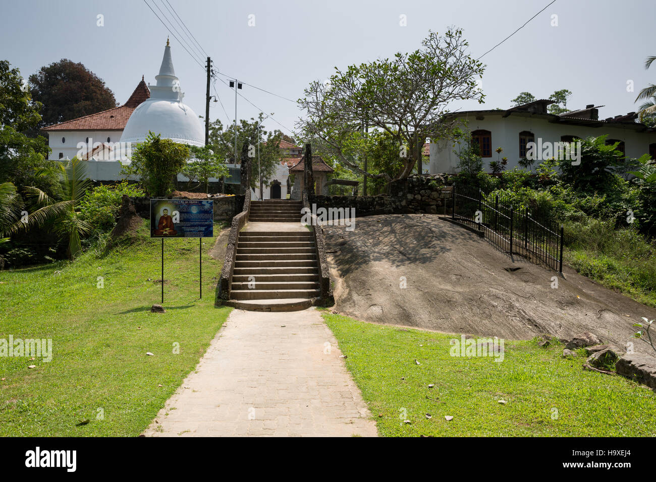 Galapatha Viharaya bentota Stock Photo - Alamy