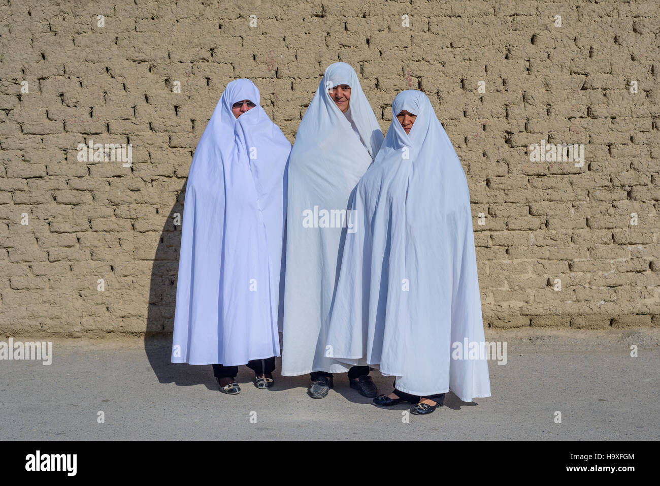 White chador hi-res stock photography and images - Alamy