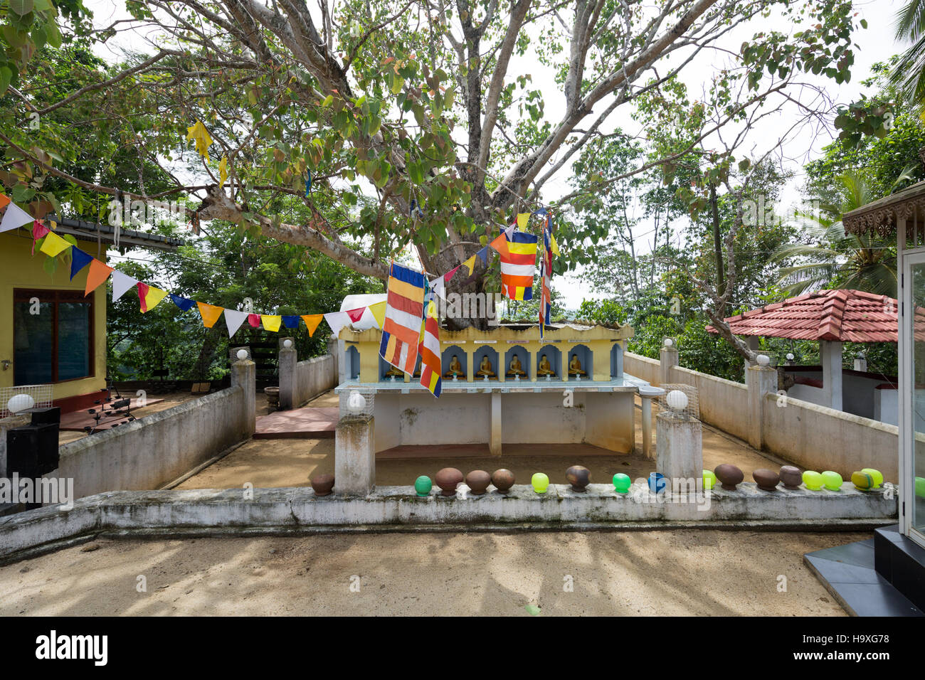 Galagoda Sailathalaramaya Temple Karandeniya Stock Photo - Alamy