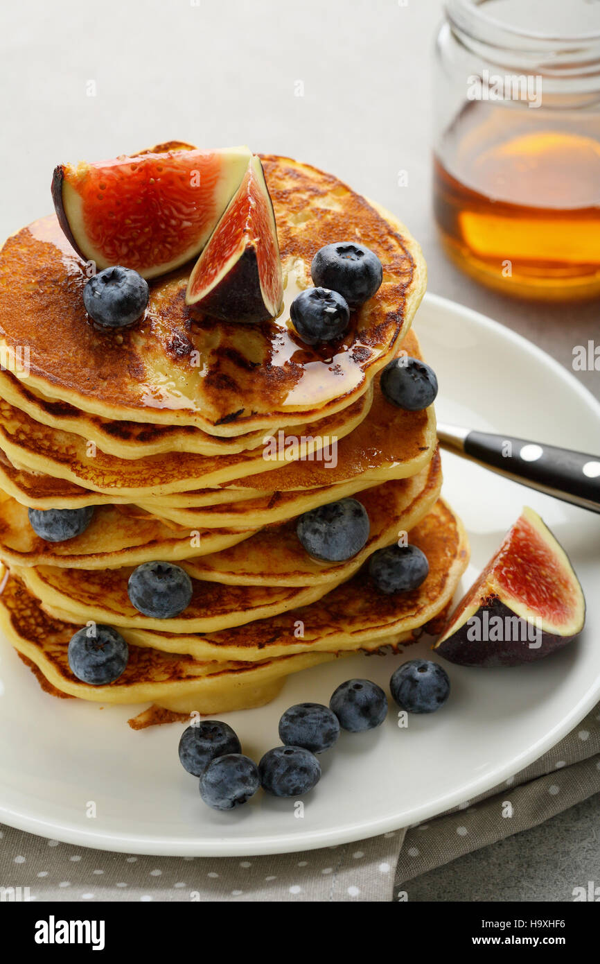 Berry pancakes hi-res stock photography and images - Alamy