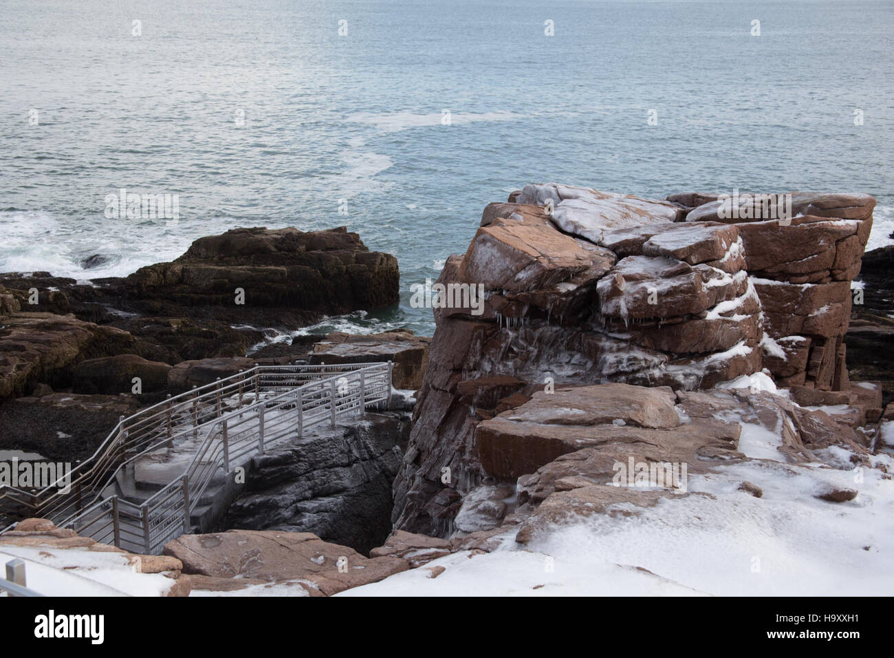 Kristi Rugg captures the winter beauty of Thunder Hole on Ocean Drive ...