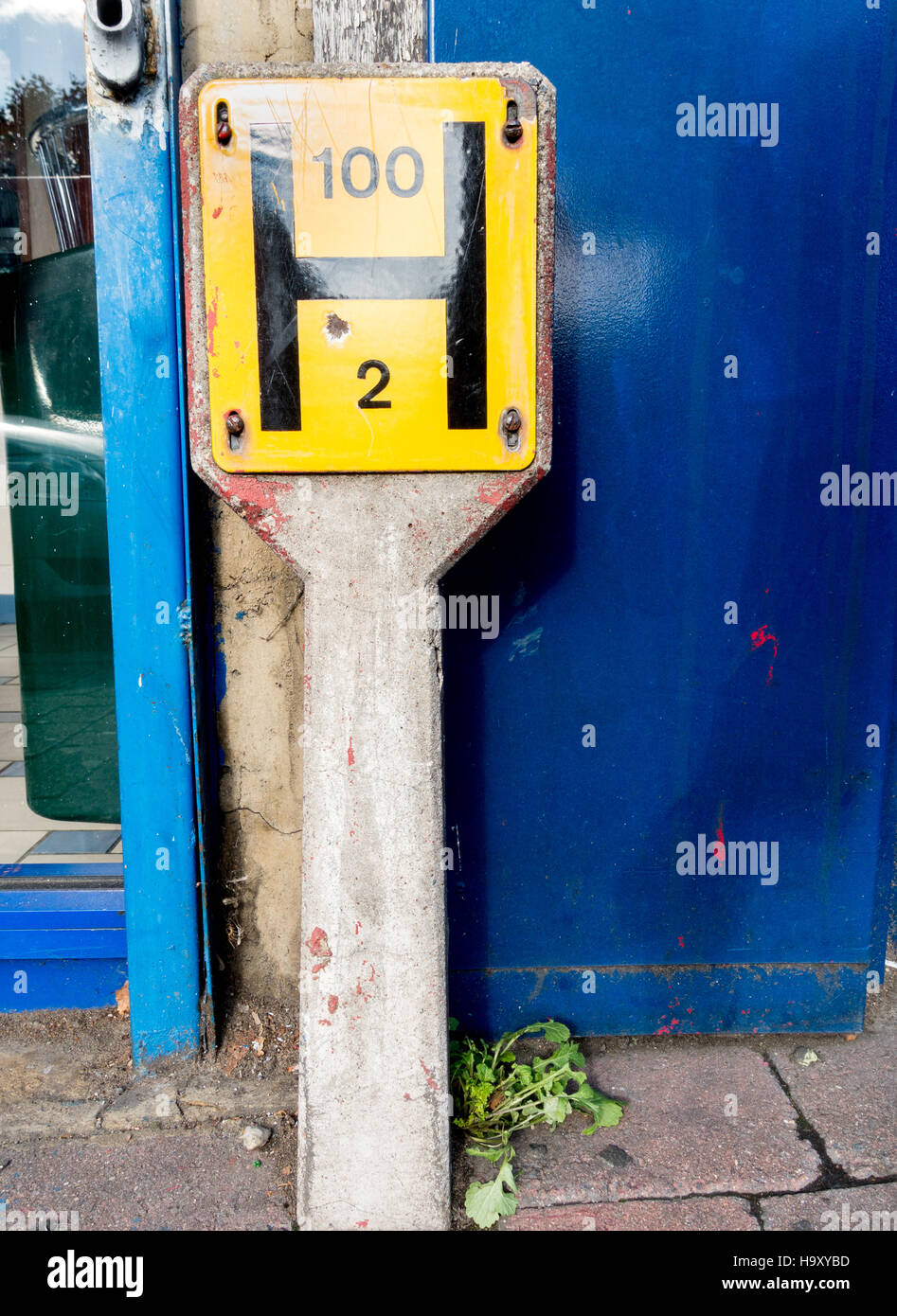 A British H for fire hydrant sign Stock Photo - Alamy