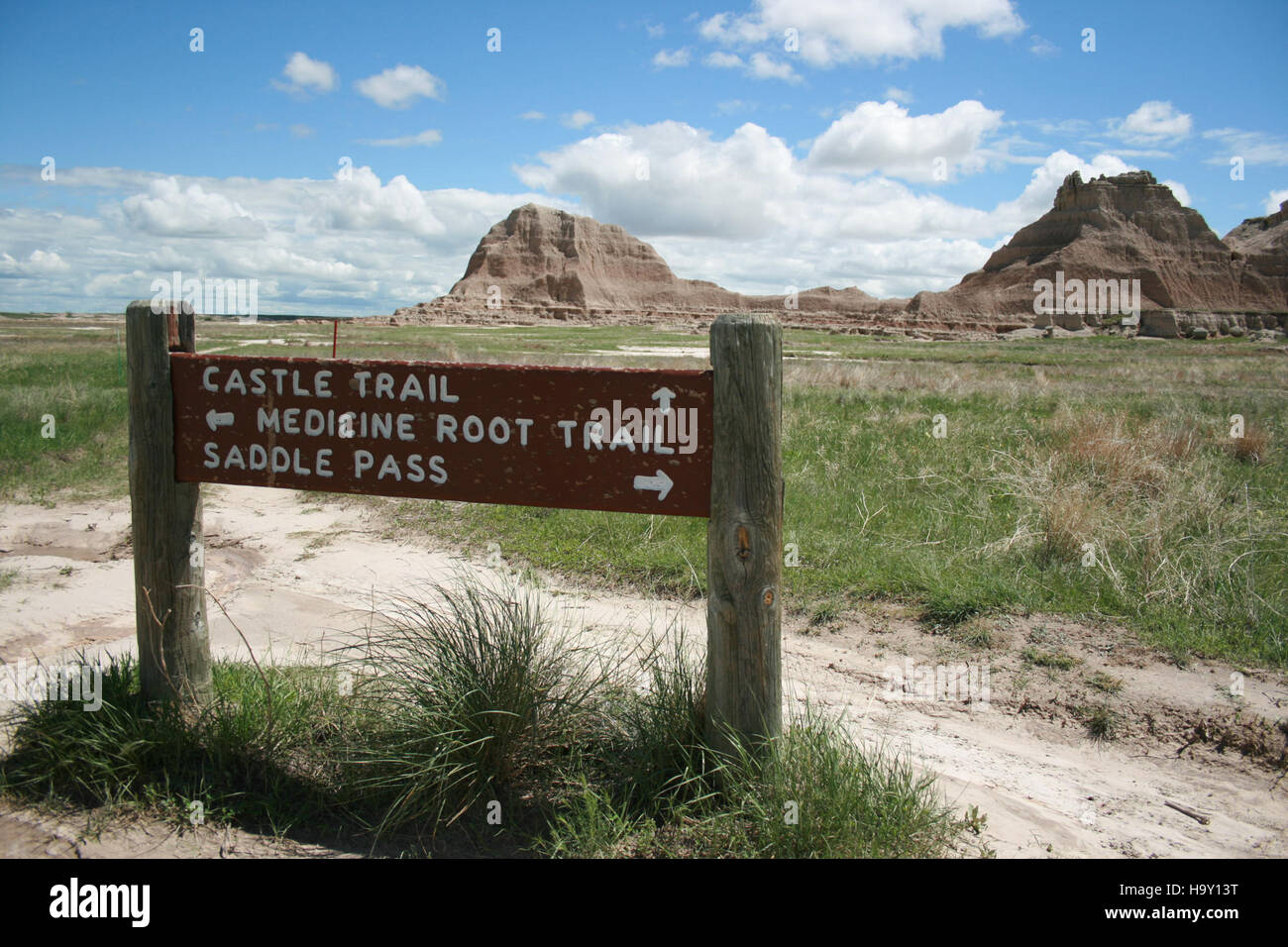 The Saddle Pass, Castle, and Medicine Root Trail junctions in Badlands ...