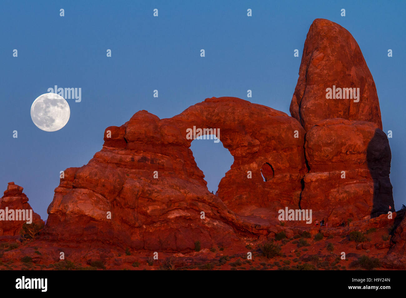 A stunning image of a Supermoon rising over Turret Arch in Arches ...