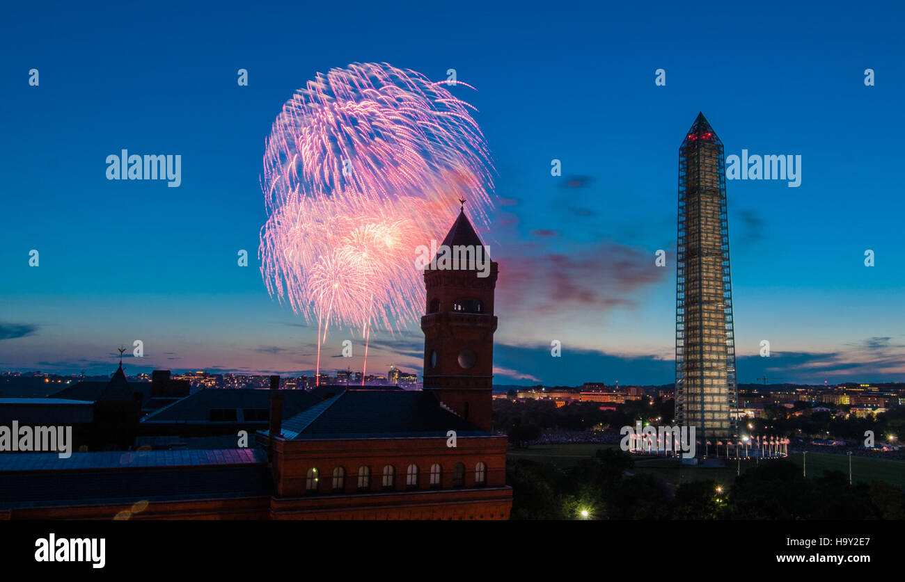 Like july fireworks display hi-res stock photography and images - Alamy