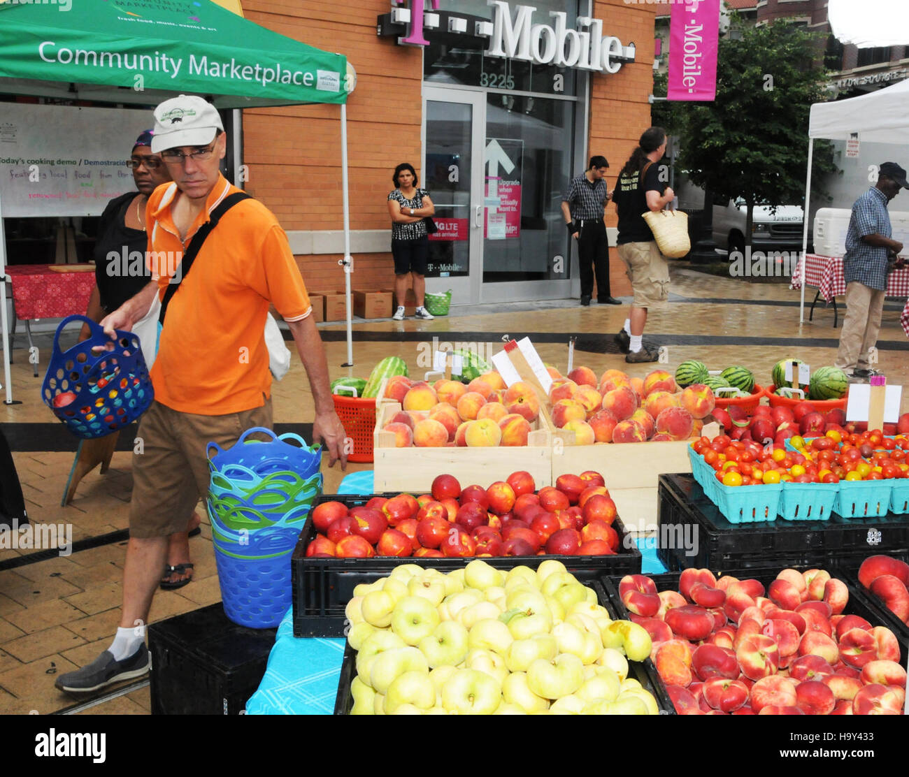A guide to selecting healthy produce, emphasizing the importance of ...