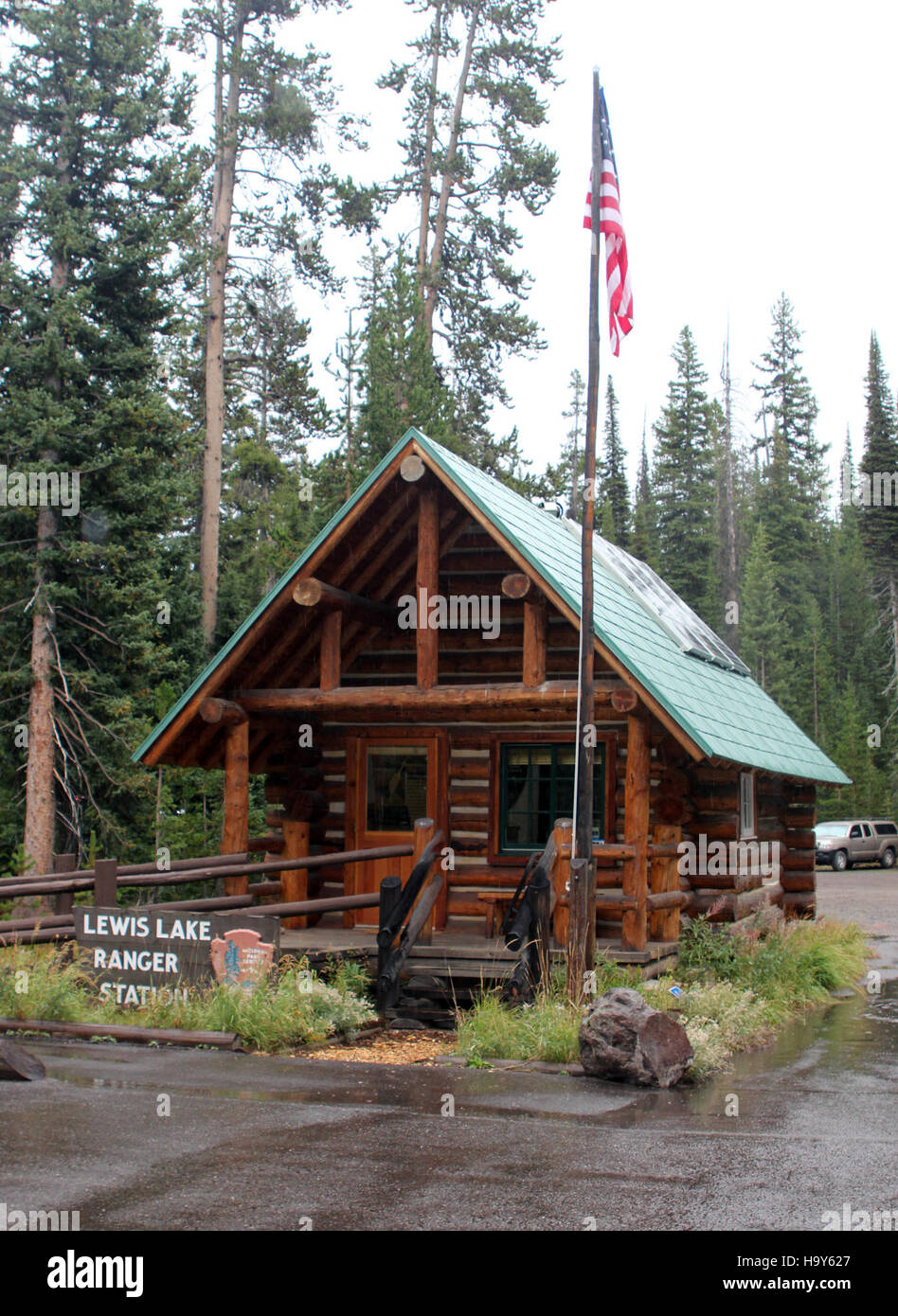 Ranger station located in hi-res stock photography and images - Alamy