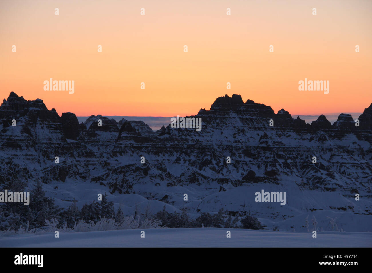 The sunrise at Cliff Shelf Nature Trail in Badlands National Park ...