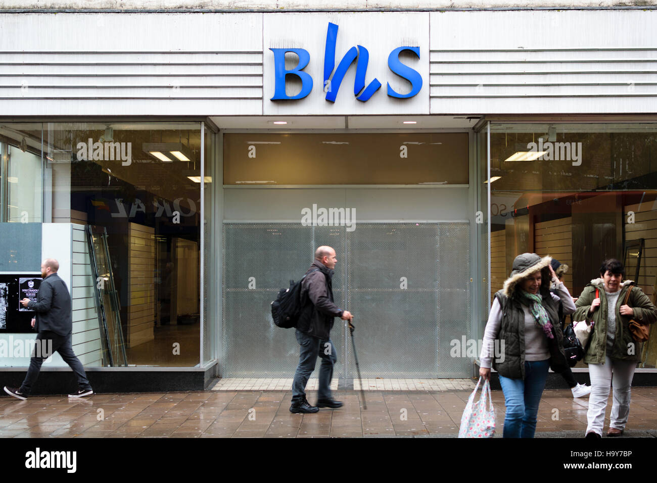 Exeter, England, UK - 22 November 2016: Unidentified people walk by ...