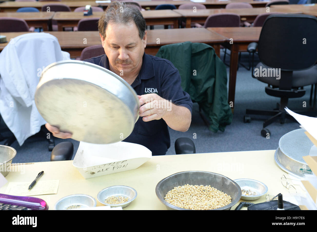 The USDA and GIPSA oversee the inspection and grading of grain at ...