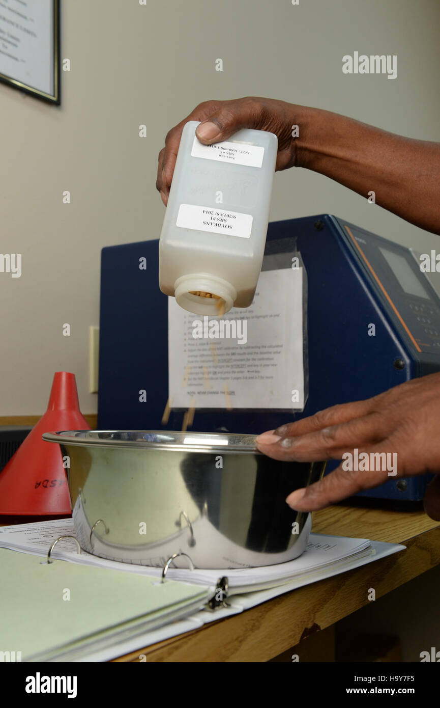 USDA and GIPSA officials oversee grain inspection processes, ensuring ...