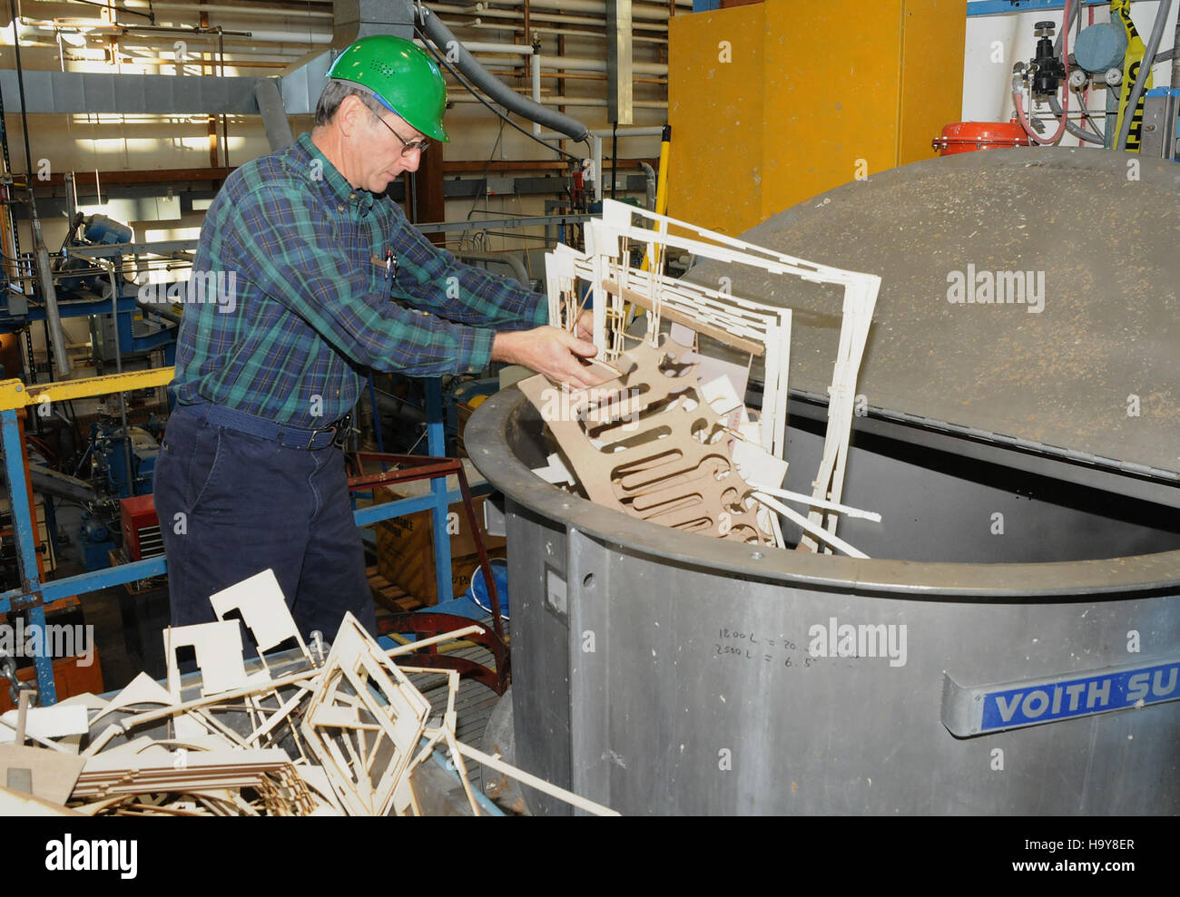 Loading material hi-res stock photography and images - Alamy