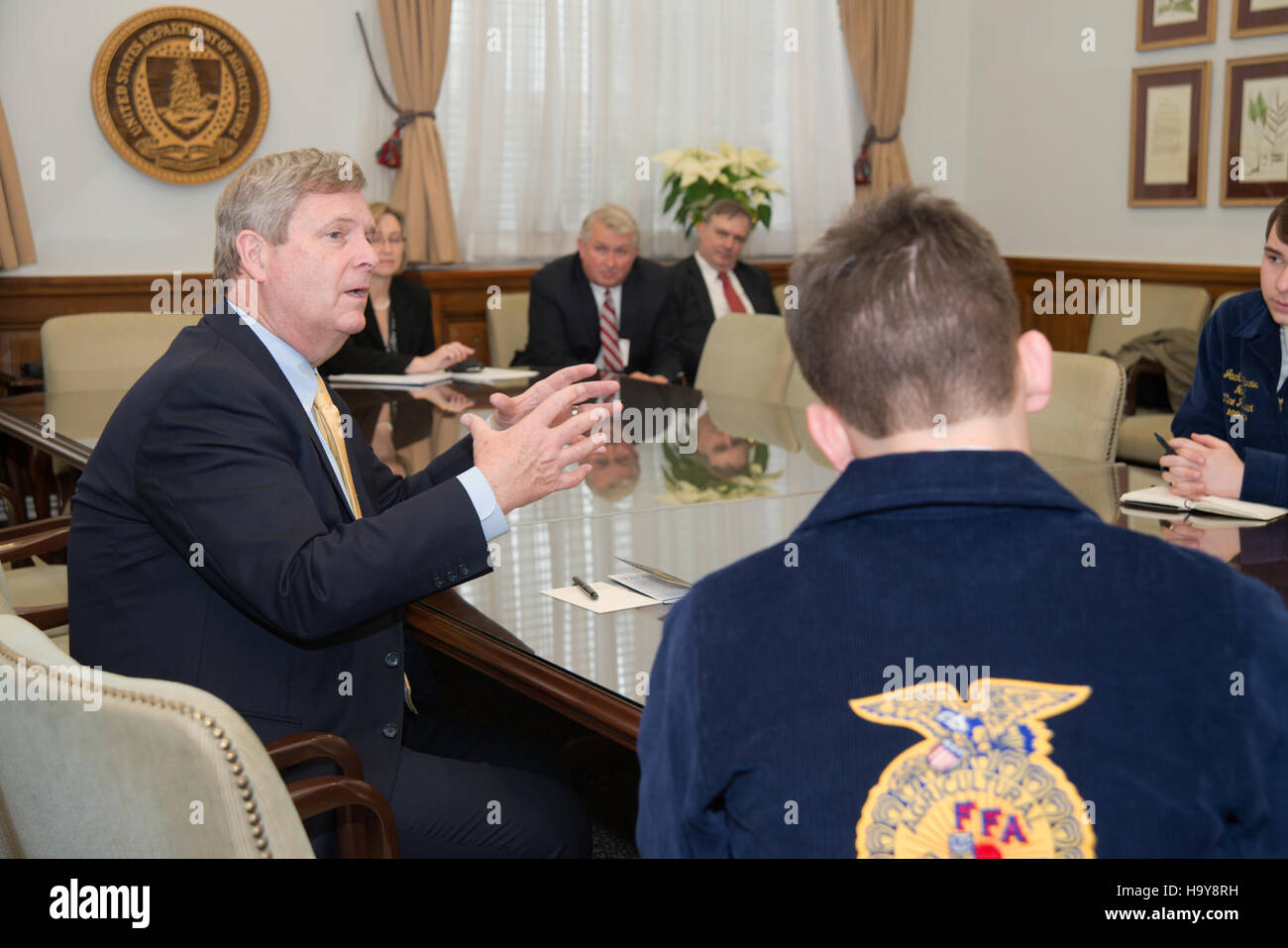 Secretary Tom Vilsack meets with Future Farmers of America (FFA ...