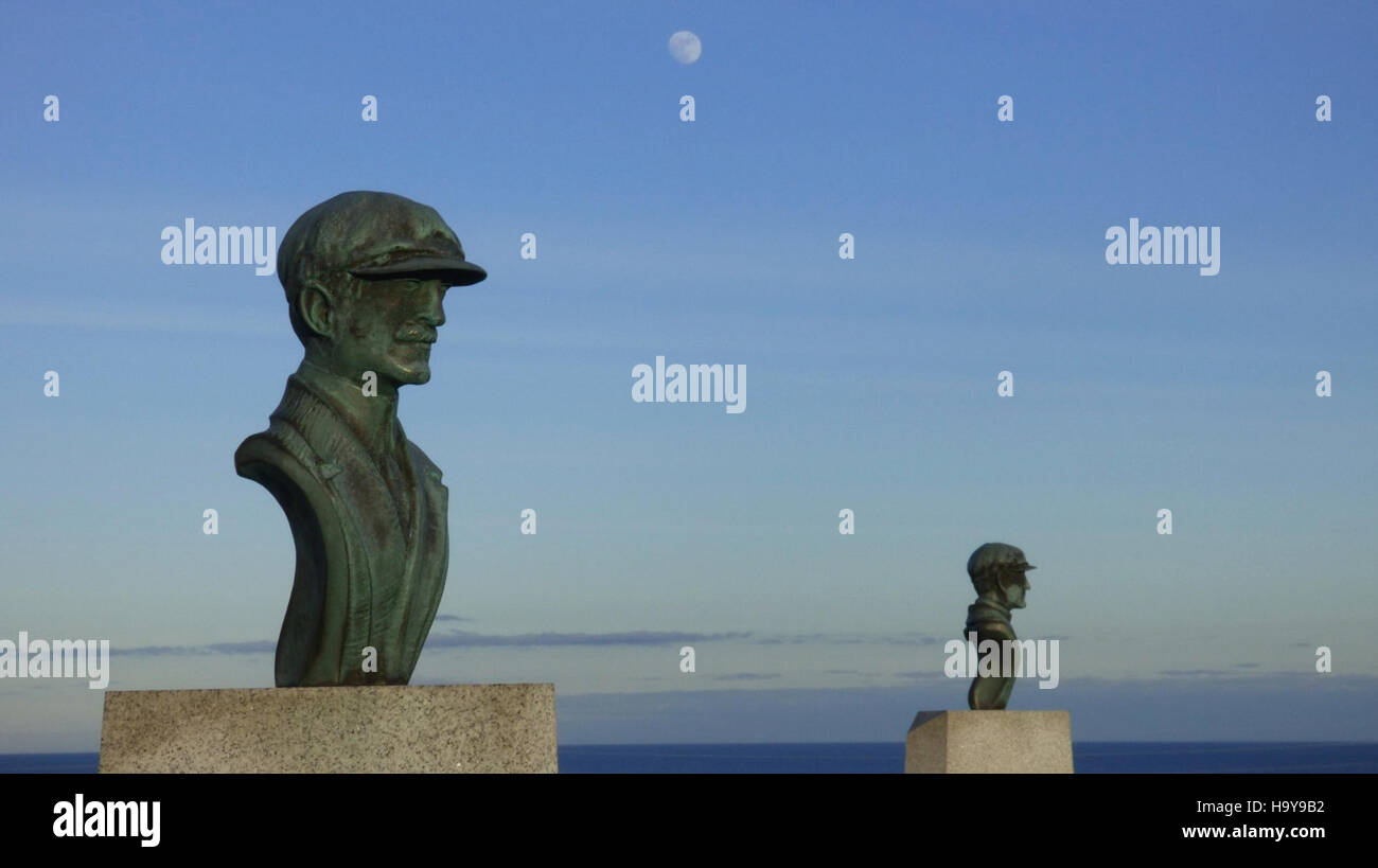 Wright brothers statue hi-res stock photography and images - Alamy