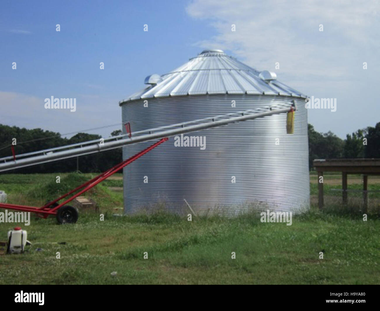 The Anderson Bros. grain bin is a historical agricultural structure ...