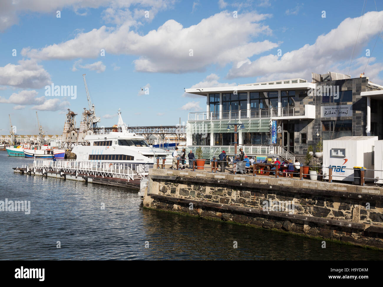 The Nelson Mandela Gateway to Robben Island jetty, the Waterfront, Cape ...