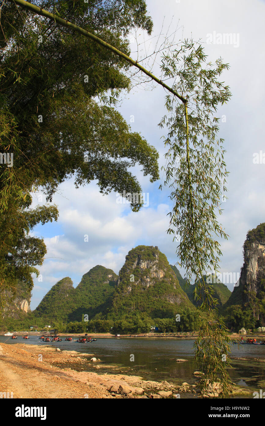 China, Guangxi, Yangshuo, Li River, karst landscape, limestone hills ...