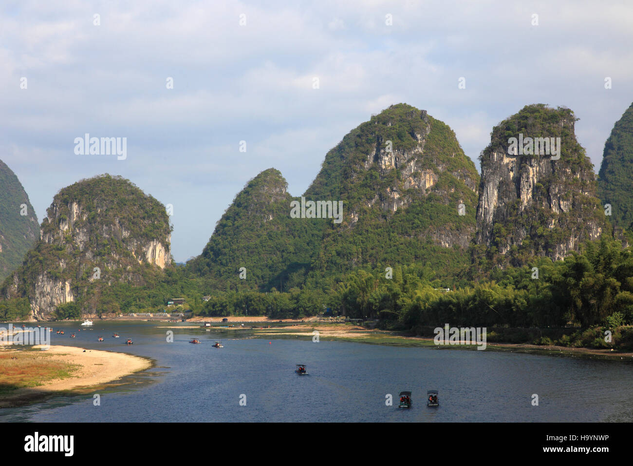 China, Guangxi, Yangshuo, Li River, karst landscape, limestone hills ...