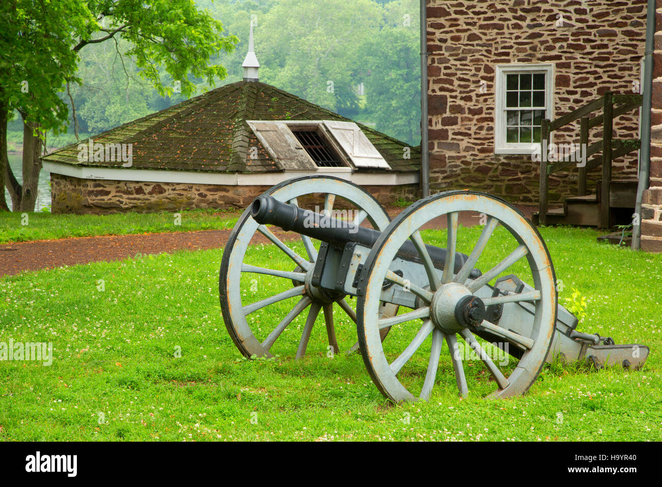 Mcconkey ferry inn with cannon hi-res stock photography and images - Alamy