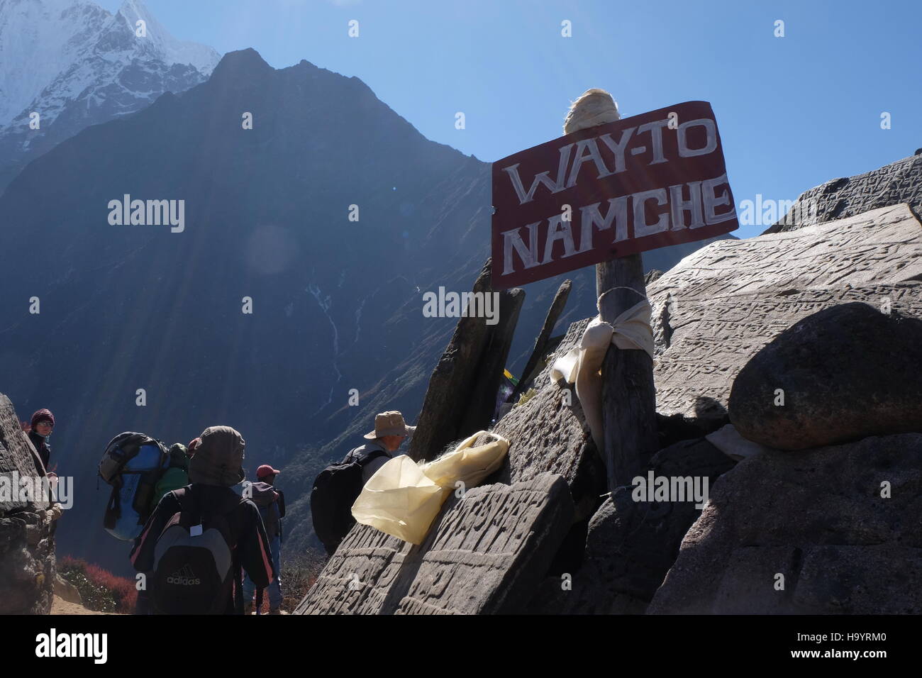 Everest base camp sign hi-res stock photography and images - Alamy