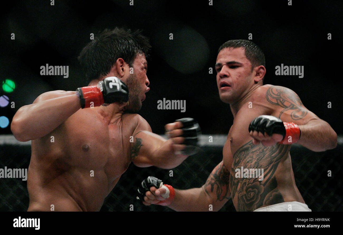 Diego Saraiva, right, fights Jorge Gurgel during UFC 73 at the Arco ...