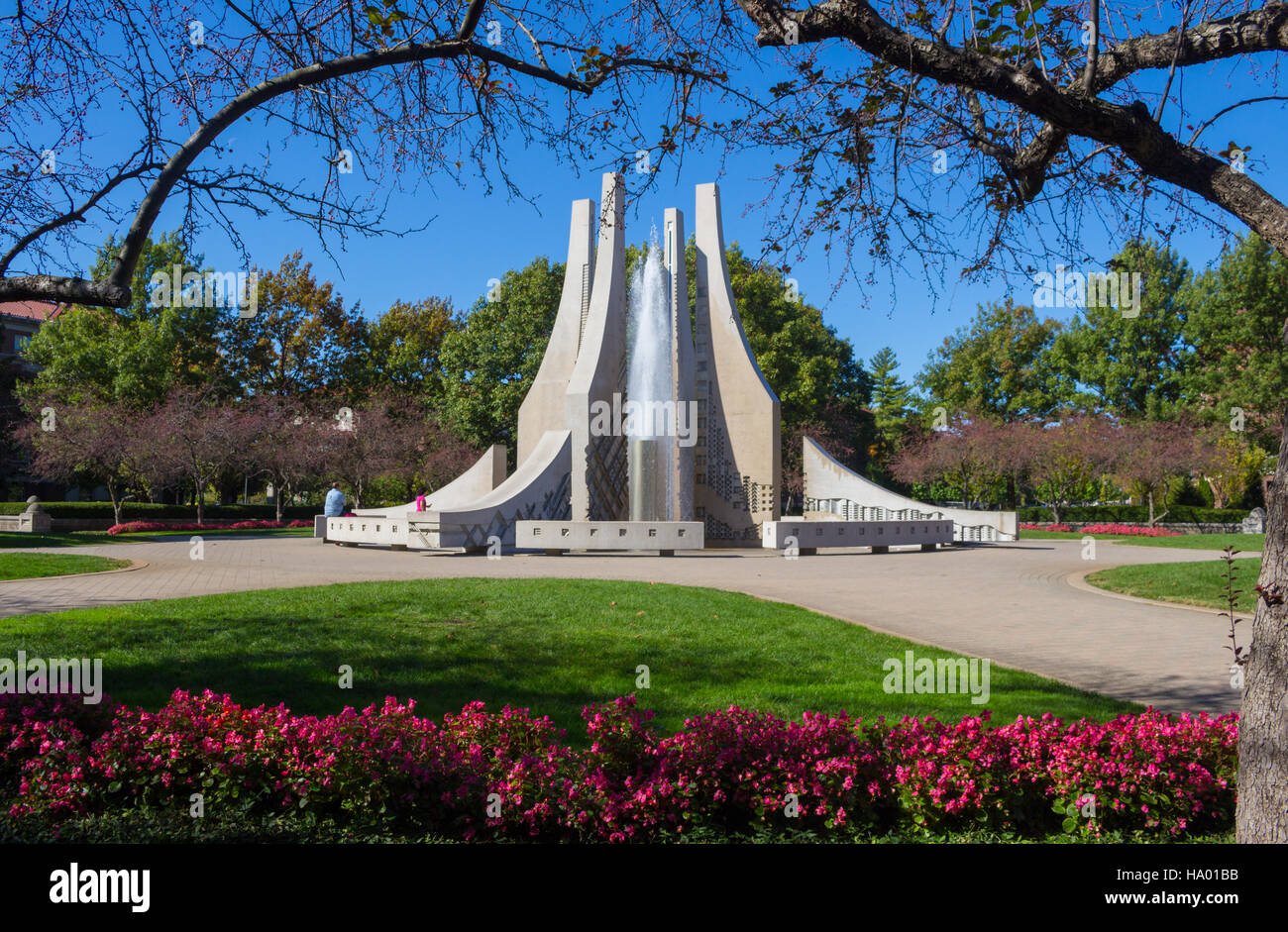 Fountain campus hi-res stock photography and images - Alamy