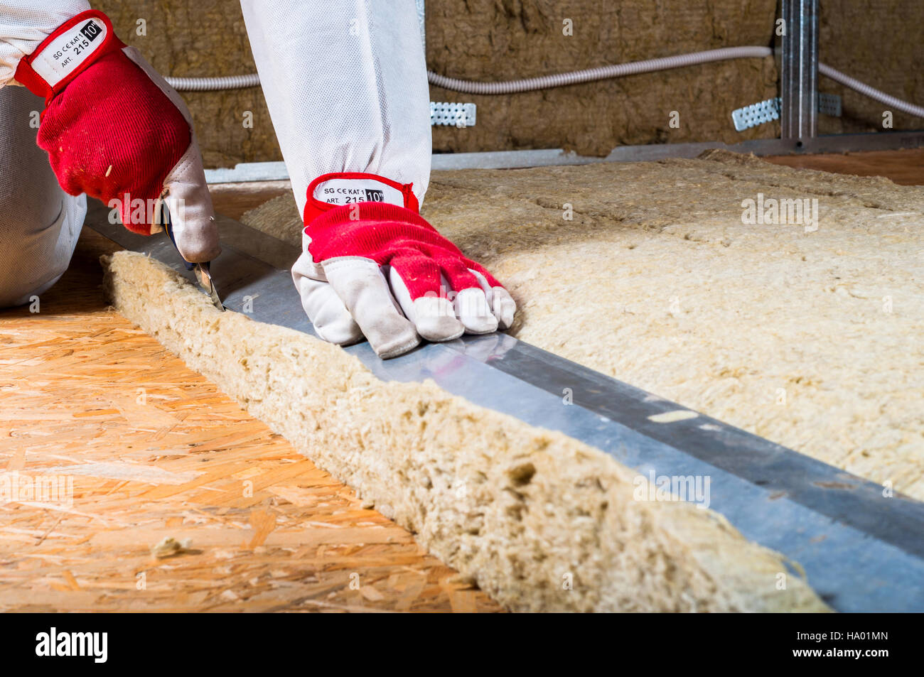 Loft insulation hi-res stock photography and images - Alamy