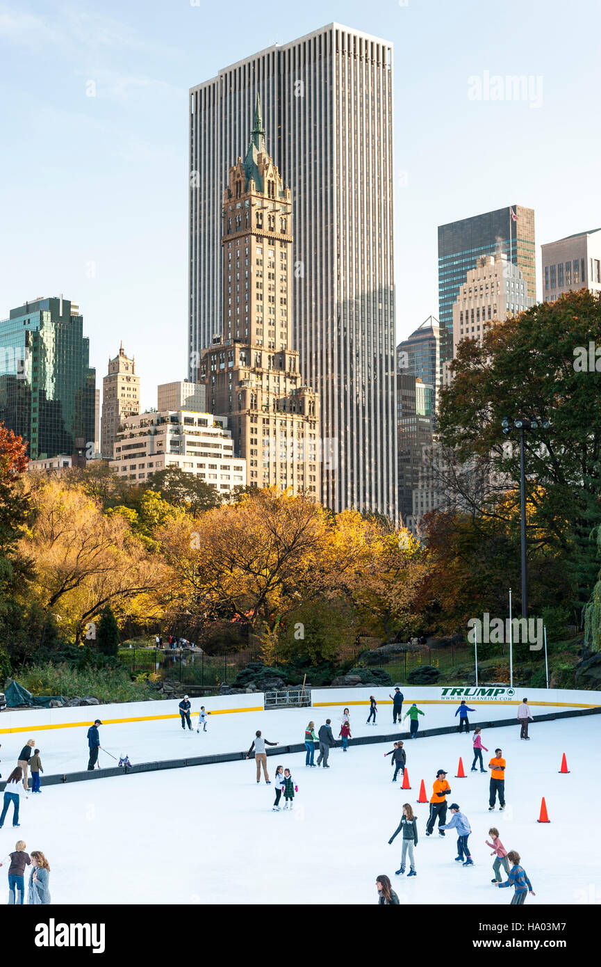 Ice rink central park new york hi-res stock photography and images - Alamy