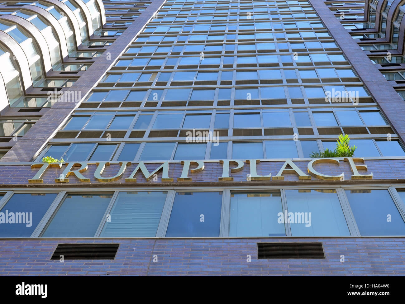 luxury Trump Place apartments in Manhattan Stock Photo - Alamy