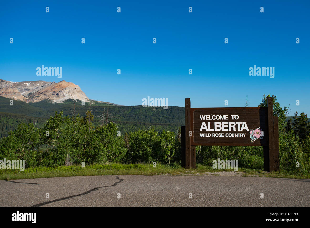 Welcome sign national park alberta hi-res stock photography and images ...