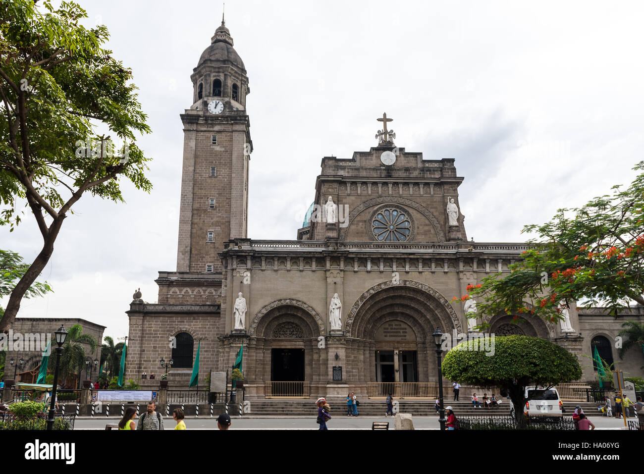 Manila Cathedral in Plaza de Roma, Intramuros, Manila. Roman Catholic minor basilica Stock Photo ...