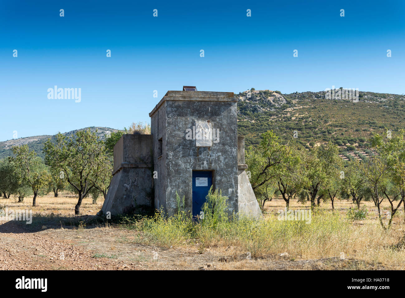Concrete old water tank hi-res stock photography and images - Alamy