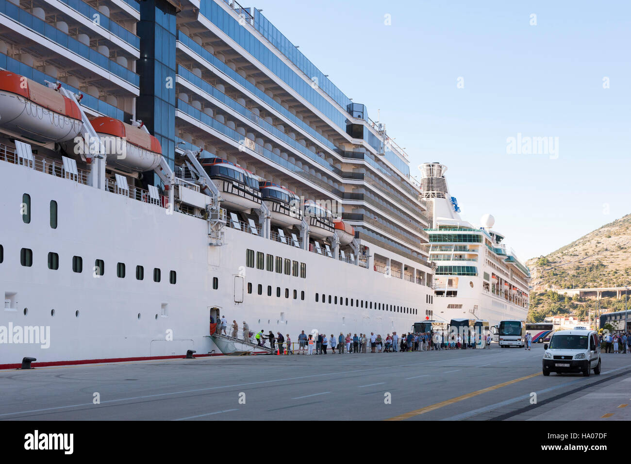 Oldqueue hi-res stock photography and images - Alamy