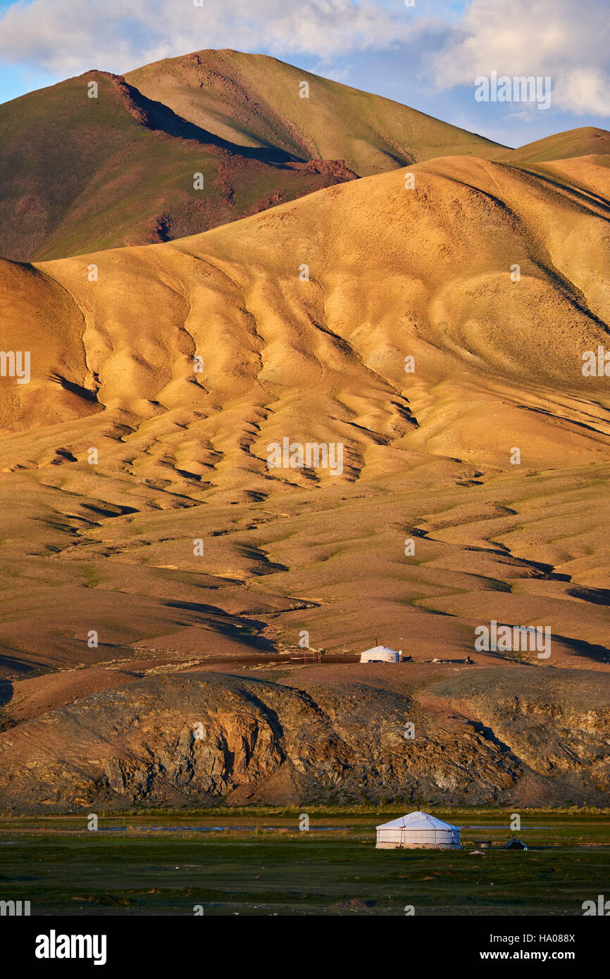 Mongolia, Bayan-Ulgii province, western Mongolia, the colored mountains ...