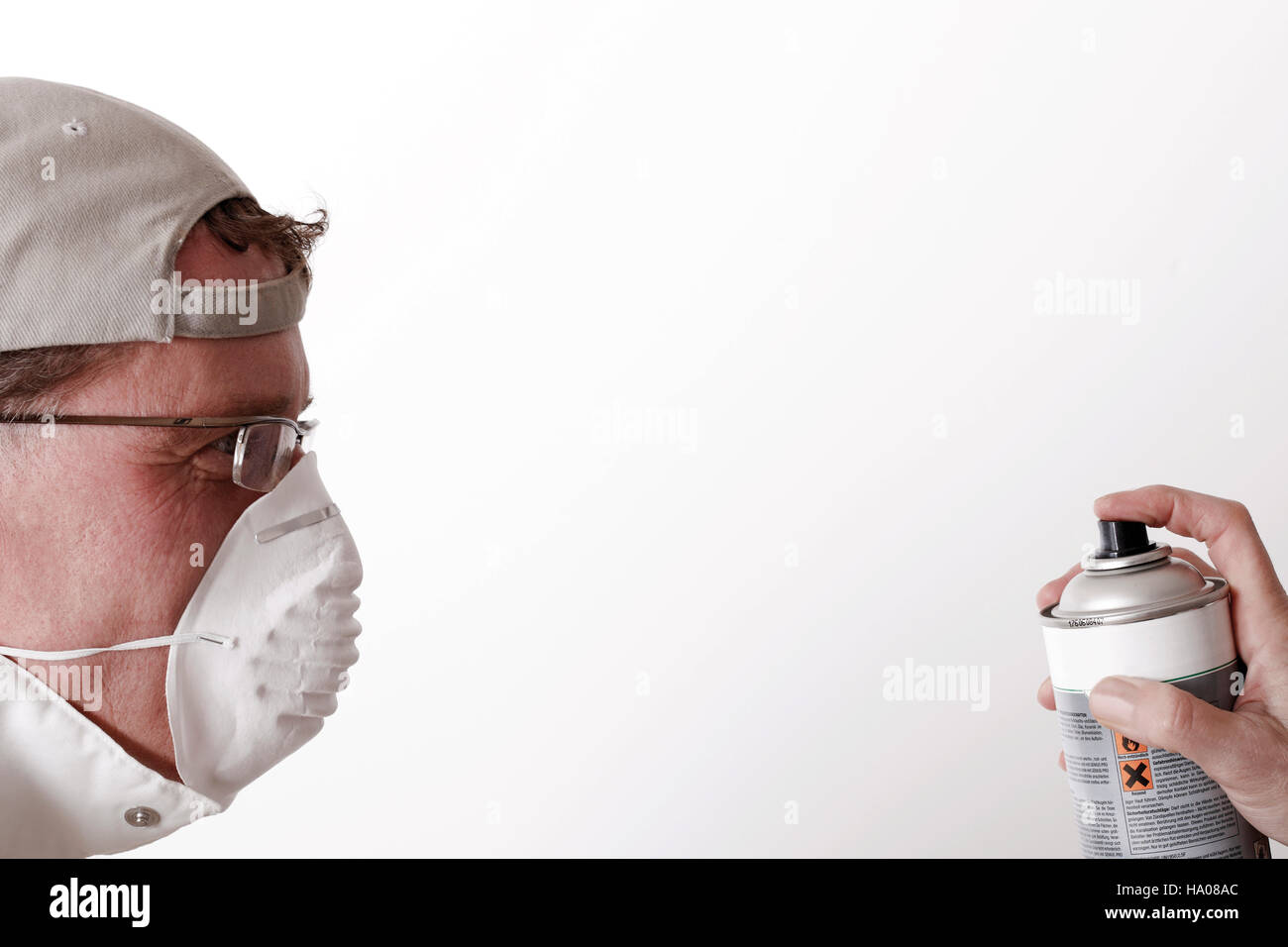 Painter with a spray can and breathing protection Stock Photo - Alamy