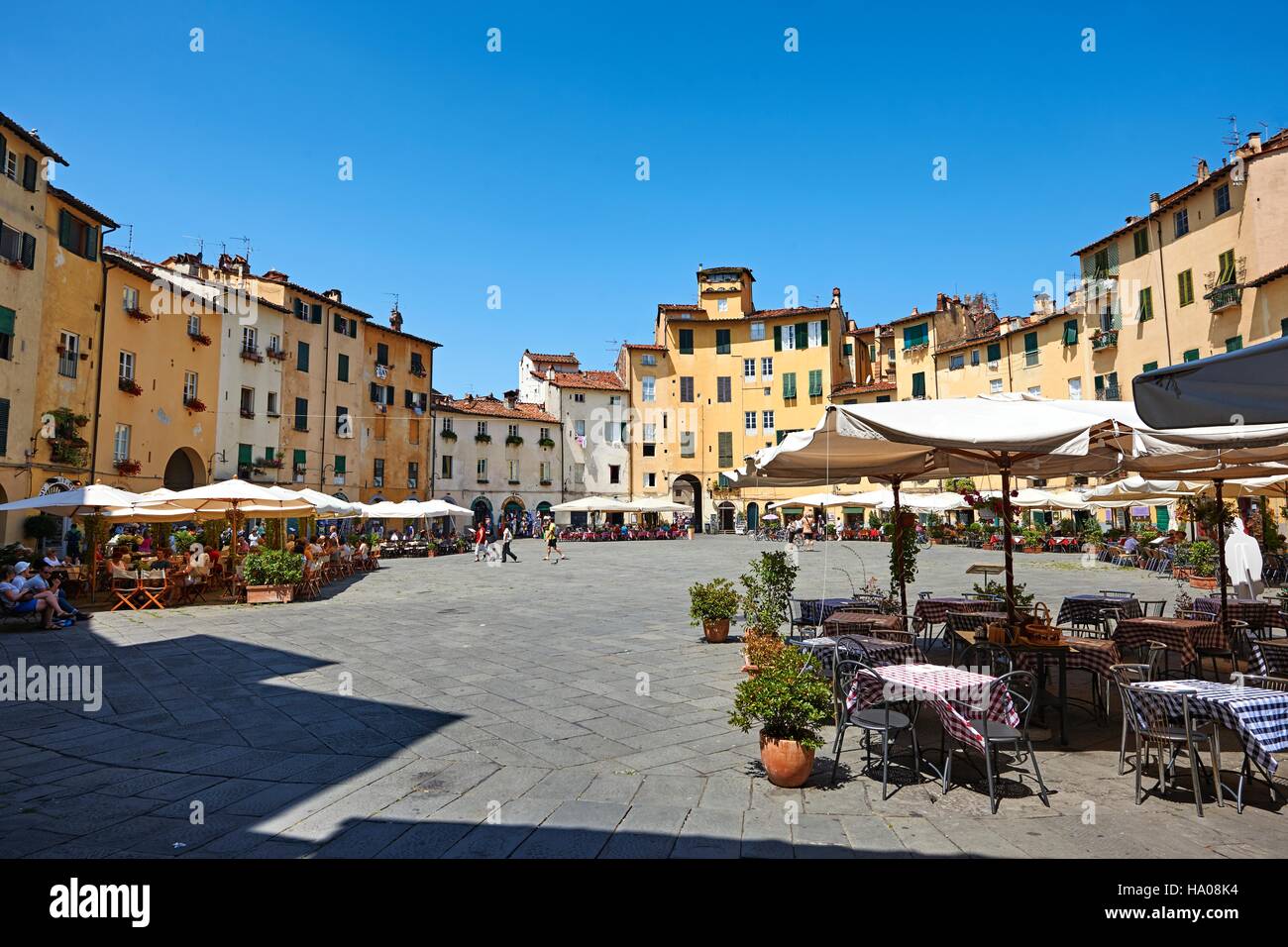 Piazza dell'Anfiteatro, Lucca, Tuscany, Italy Stock Photo - Alamy
