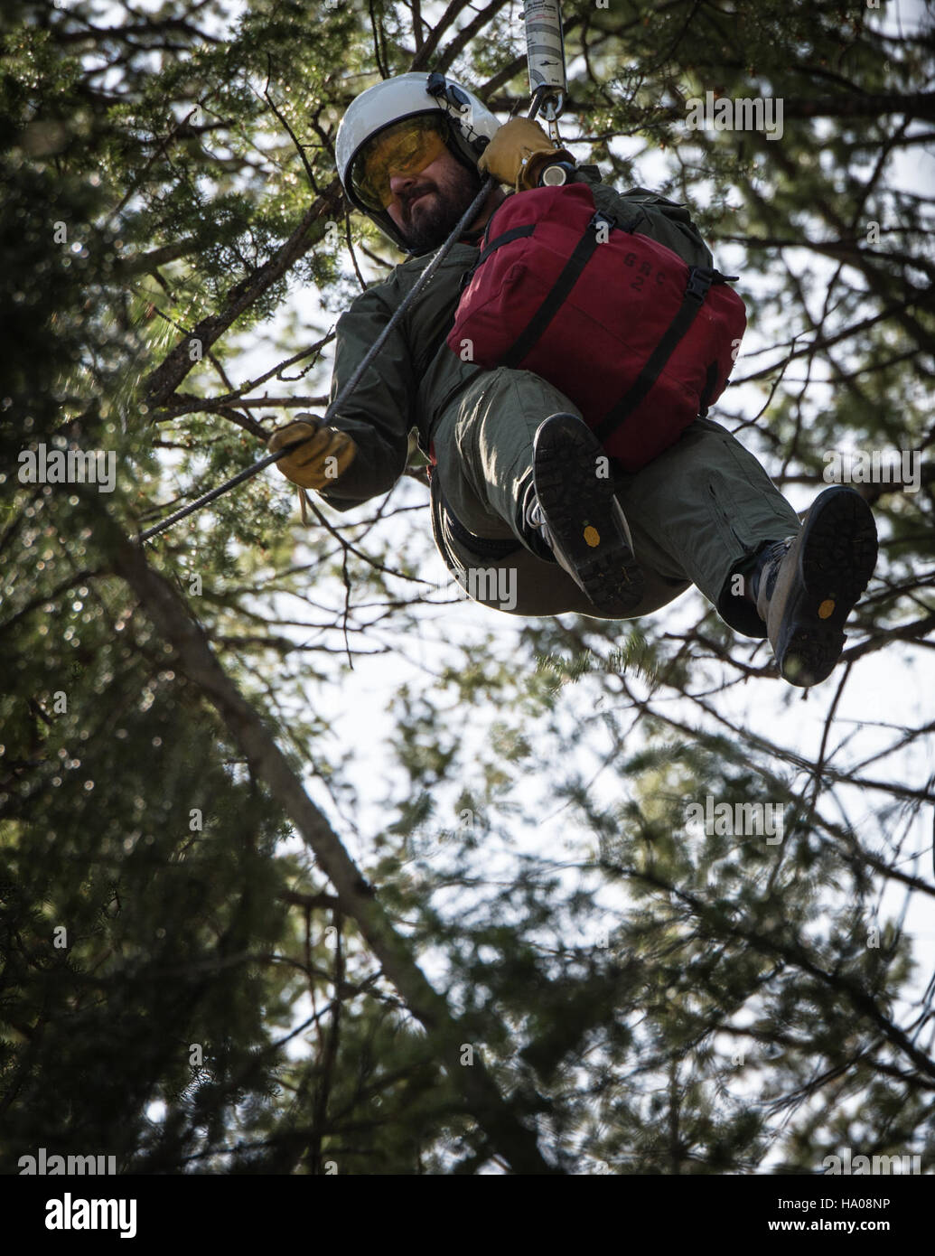 National helicopter rappel program hi-res stock photography and images ...