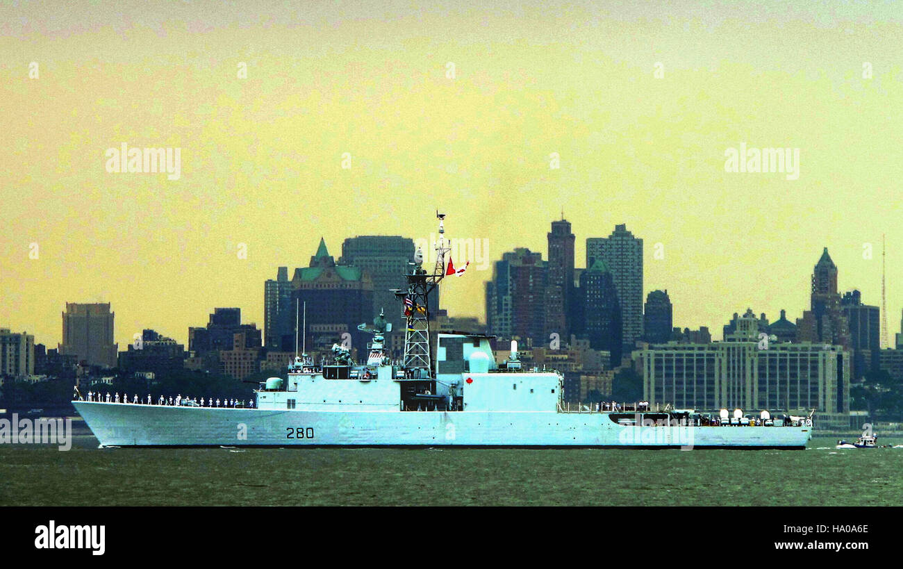 ellisislandnps 7274634962 HMCS Iroquois (DDG 280 Stock Photo - Alamy