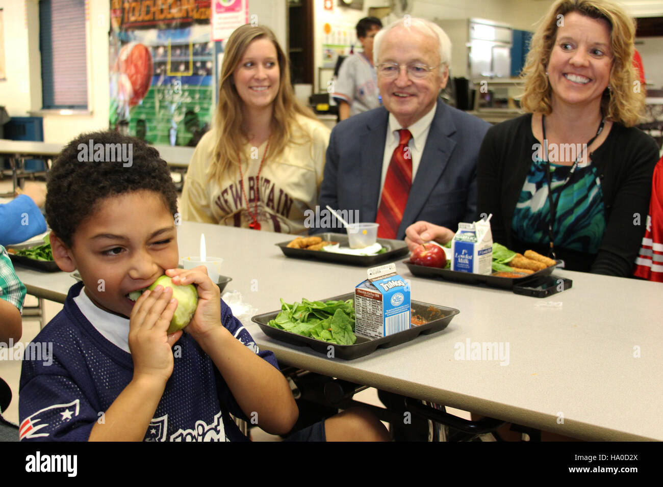 Under Secretary Kevin Concannon observes a student enjoying an apple ...