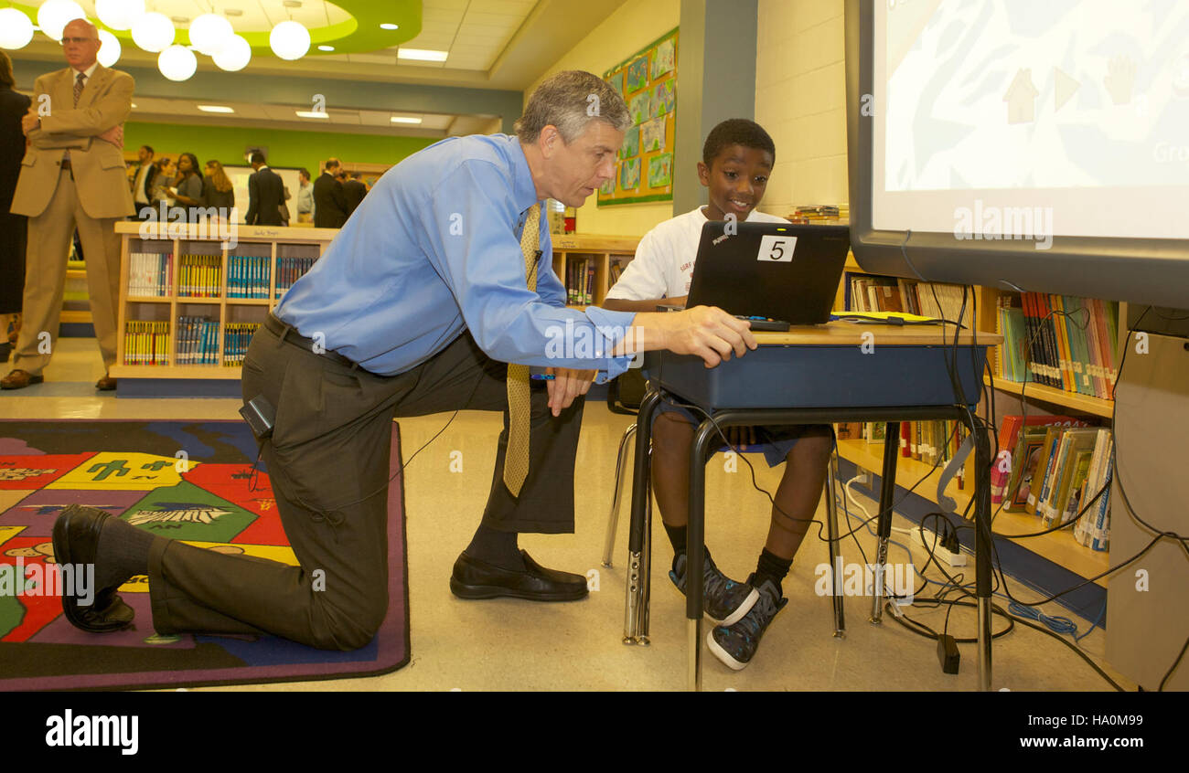 Agriculture Secretary Tom Vilsack participated in a community ...