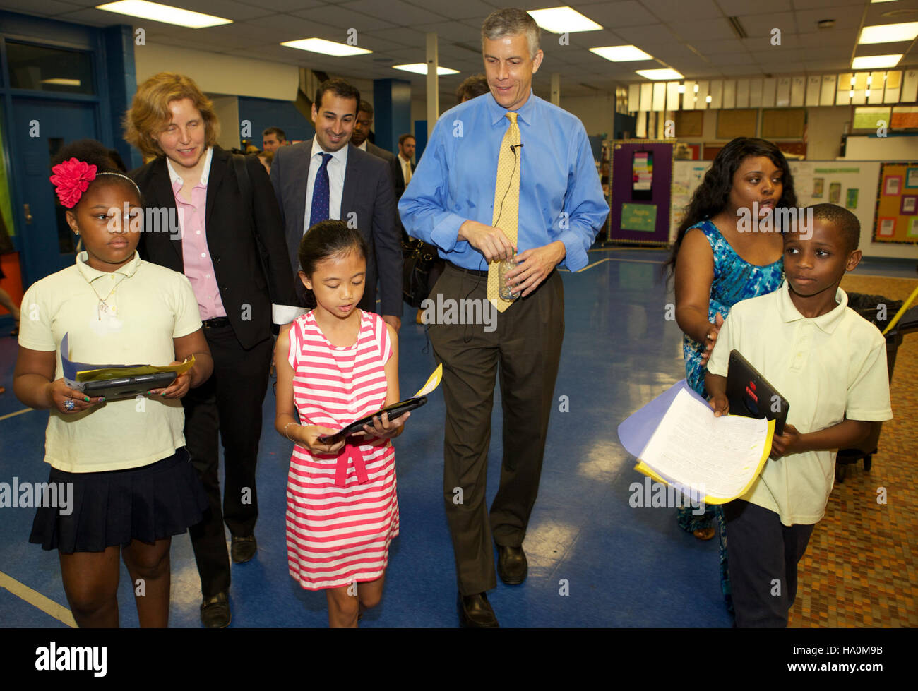 Agriculture Secretary Tom Vilsack led a community roundtable with ...
