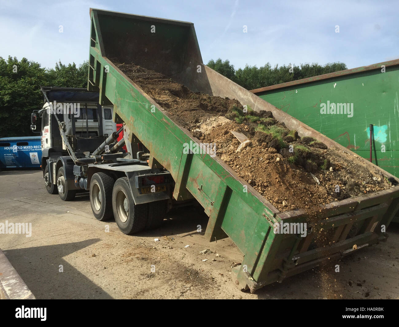 Tipper truck hi-res stock photography and images - Alamy