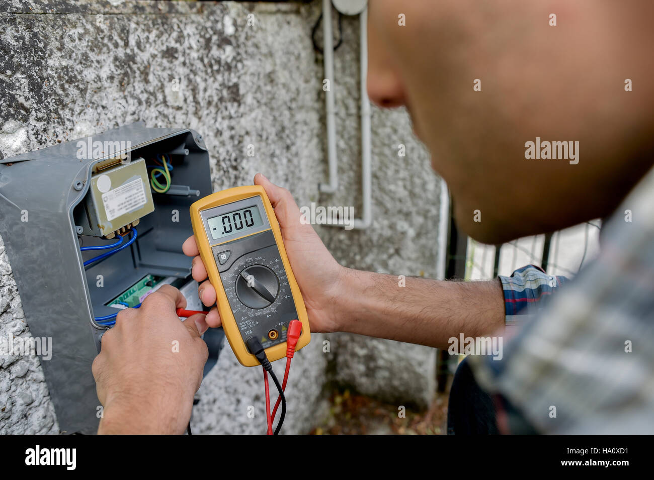 man reading meter Stock Photo - Alamy