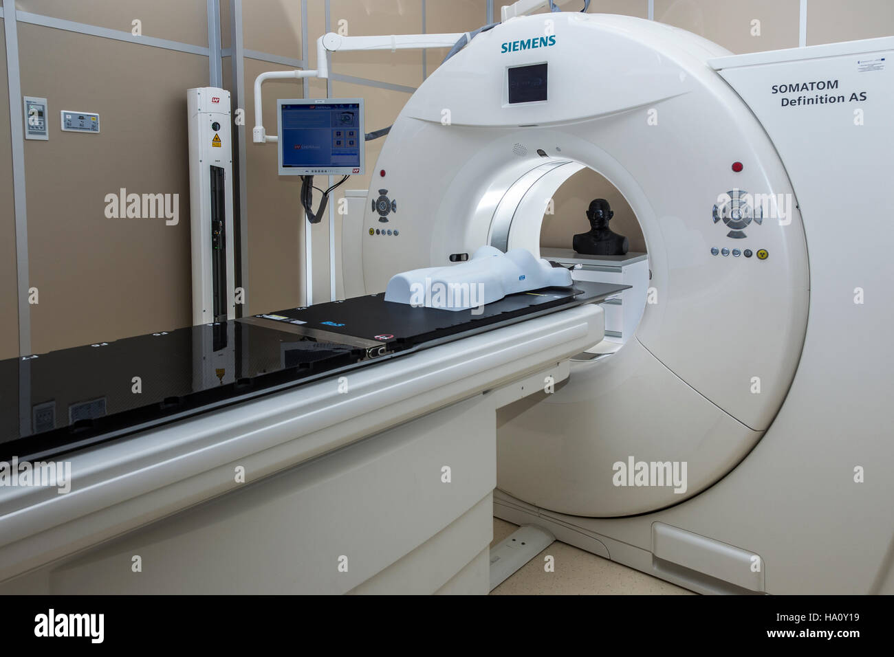 Siemens computer tomograph produces verification images of patients in ...